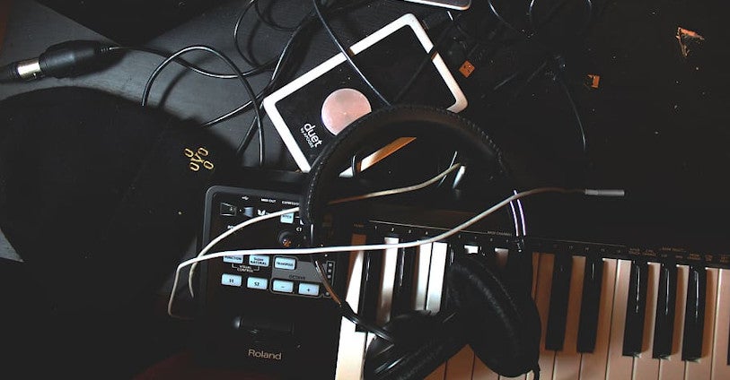 How to Connect Your Keyboard to an Amplifier or Mixer