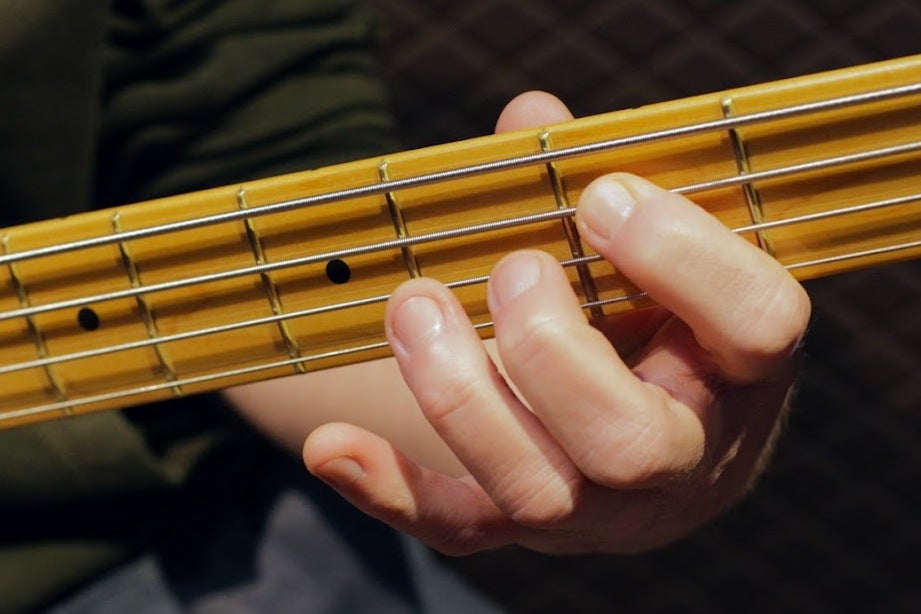Bass Guitar Technique for Beginners | Bax Music Blog